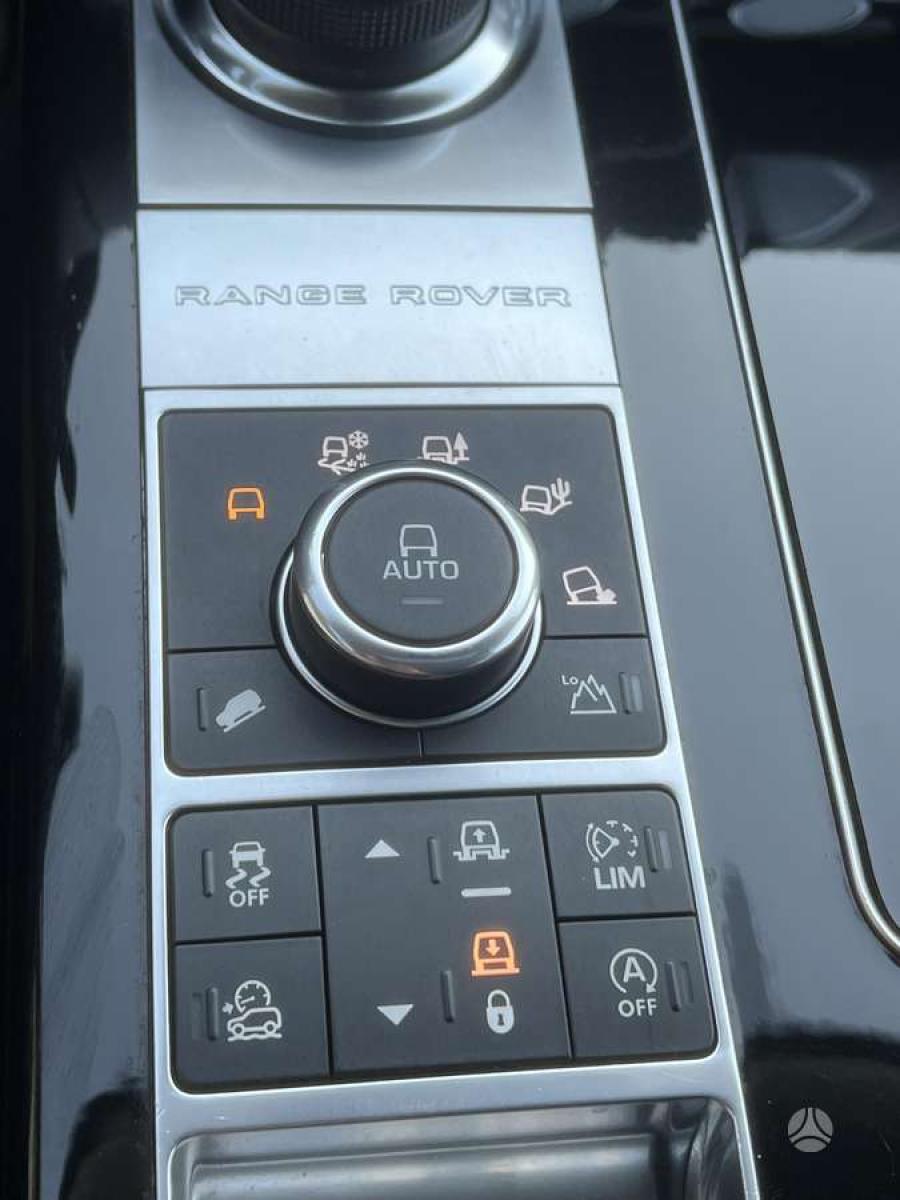 Melns Land Rover Range Rover 2017 Tauragė, ar dzinēja tilpumu 3.00 L un nobraukumu 228 tūkst. km par 18499 €, foto 11 vietnē AUTOMOTO.COM.LV