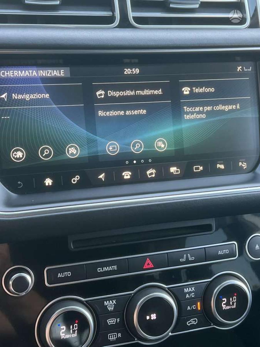 Melns Land Rover Range Rover 2017 Tauragė, ar dzinēja tilpumu 3.00 L un nobraukumu 228 tūkst. km par 18499 €, foto 13 vietnē AUTOMOTO.COM.LV