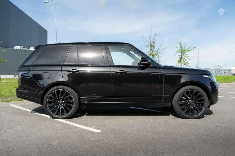 Black Land Rover Range Rover 2017 in Vilnius, with an engine capacity of 4.40 L and mileage of 249 thousand km for 27950 €, photo 8 on AUTOMOTO.COM.LV