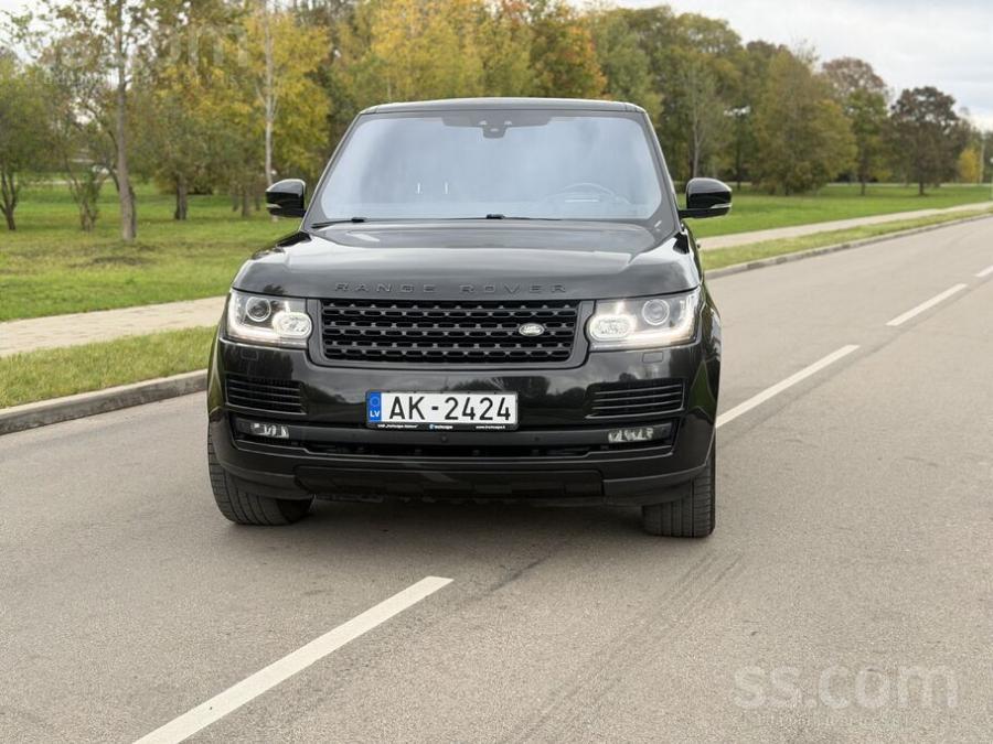 Black Land Rover Range Rover 2017 in Riga, with an engine capacity of 4.40 L and mileage of 162 thousand km for 28500 €, photo 3 on AUTOMOTO.COM.LV