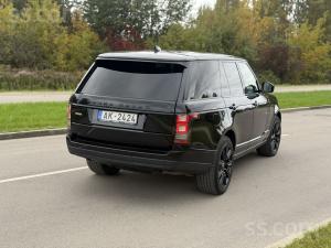 Black Land Rover Range Rover 2017 in Riga, with an engine capacity of 4.40 L and mileage of 162 thousand km for 28500 €, photo 5 on AUTOMOTO.COM.LV