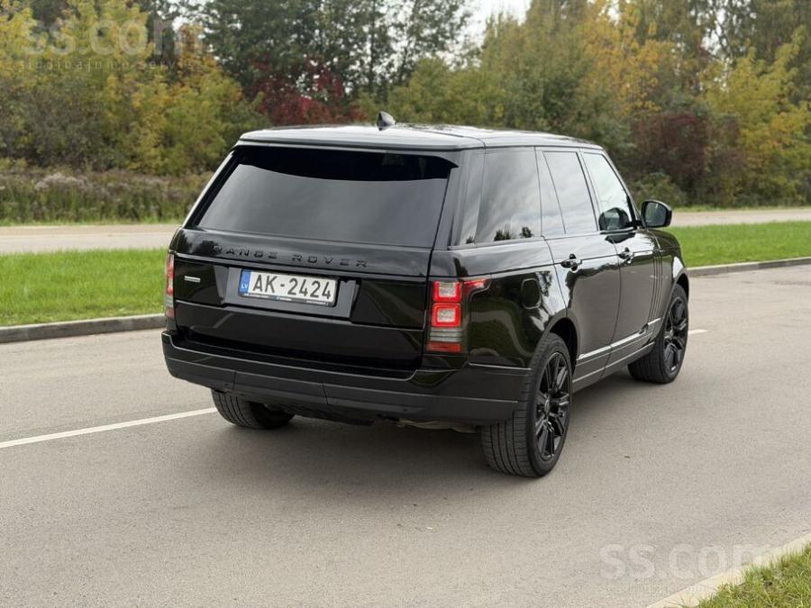 Black Land Rover Range Rover 2017 in Riga, with an engine capacity of 4.40 L and mileage of 162 thousand km for 28500 €, photo 5 on AUTOMOTO.COM.LV