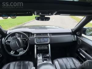 Black Land Rover Range Rover 2017 in Riga, with an engine capacity of 4.40 L and mileage of 162 thousand km for 28500 €, photo 7 on AUTOMOTO.COM.LV