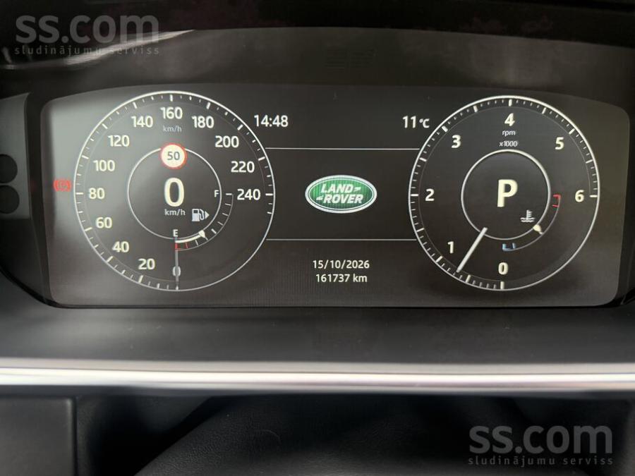 Black Land Rover Range Rover 2017 in Riga, with an engine capacity of 4.40 L and mileage of 162 thousand km for 28500 €, photo 8 on AUTOMOTO.COM.LV