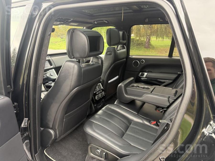 Black Land Rover Range Rover 2017 in Riga, with an engine capacity of 4.40 L and mileage of 162 thousand km for 28500 €, photo 9 on AUTOMOTO.COM.LV