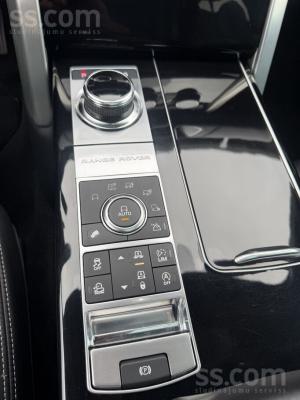 Black Land Rover Range Rover 2017 in Riga, with an engine capacity of 4.40 L and mileage of 162 thousand km for 28500 €, photo 13 on AUTOMOTO.COM.LV