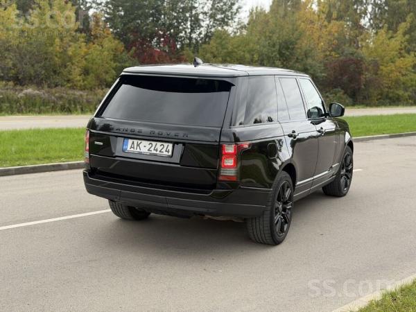 Black Land Rover Range Rover 2017 in Riga, with an engine capacity of 4.40 L and mileage of 162 thousand km for 28500 €, photo 5 on AUTOMOTO.COM.LV