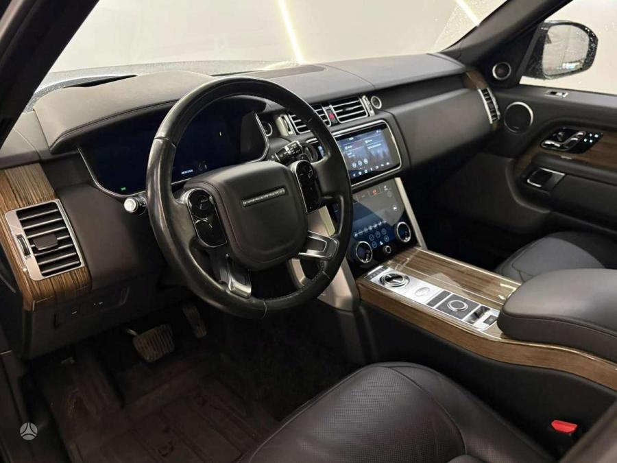 Black Land Rover Range Rover 2018 in Marijampole, with an engine capacity of 2.99 L and mileage of 120 thousand km for 32850 €, photo 3 on AUTOMOTO.COM.LV