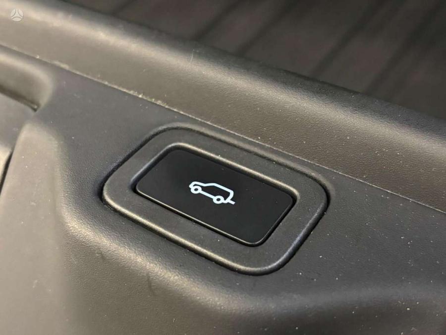 Black Land Rover Range Rover 2018 in Marijampole, with an engine capacity of 2.99 L and mileage of 120 thousand km for 32850 €, photo 34 on AUTOMOTO.COM.LV