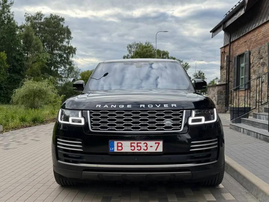 Melns Land Rover Range Rover 2019 Rēzekne, ar dzinēja tilpumu 4.40 L un nobraukumu 226 tūkst. km par 43990 €, foto 1 vietnē AUTOMOTO.COM.LV
