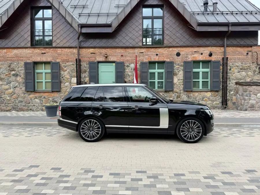 Melns Land Rover Range Rover 2019 Rēzekne, ar dzinēja tilpumu 4.40 L un nobraukumu 226 tūkst. km par 43990 €, foto 5 vietnē AUTOMOTO.COM.LV