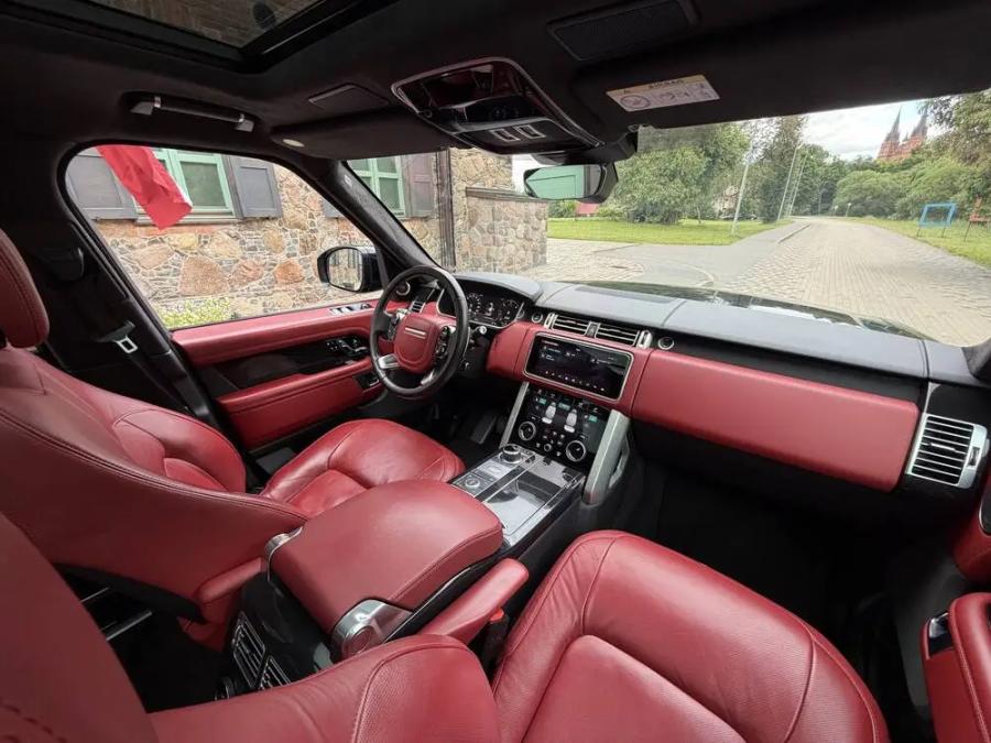 Melns Land Rover Range Rover 2019 Rēzekne, ar dzinēja tilpumu 4.40 L un nobraukumu 226 tūkst. km par 43990 €, foto 10 vietnē AUTOMOTO.COM.LV