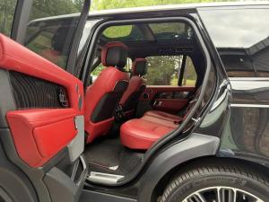 Melns Land Rover Range Rover 2019 Rēzekne, ar dzinēja tilpumu 4.40 L un nobraukumu 226 tūkst. km par 43990 €, foto 12 vietnē AUTOMOTO.COM.LV