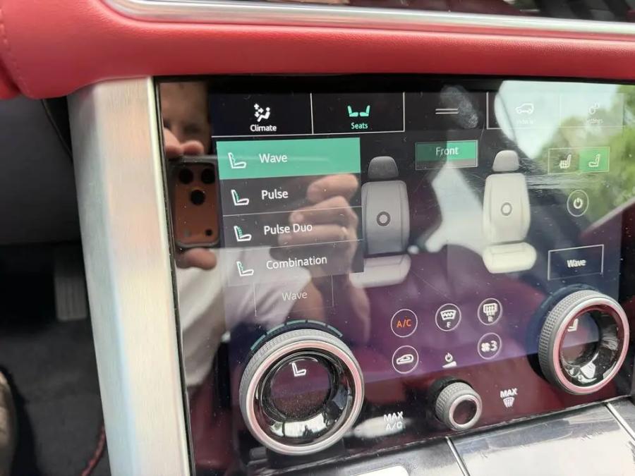 Melns Land Rover Range Rover 2019 Rēzekne, ar dzinēja tilpumu 4.40 L un nobraukumu 226 tūkst. km par 43990 €, foto 19 vietnē AUTOMOTO.COM.LV