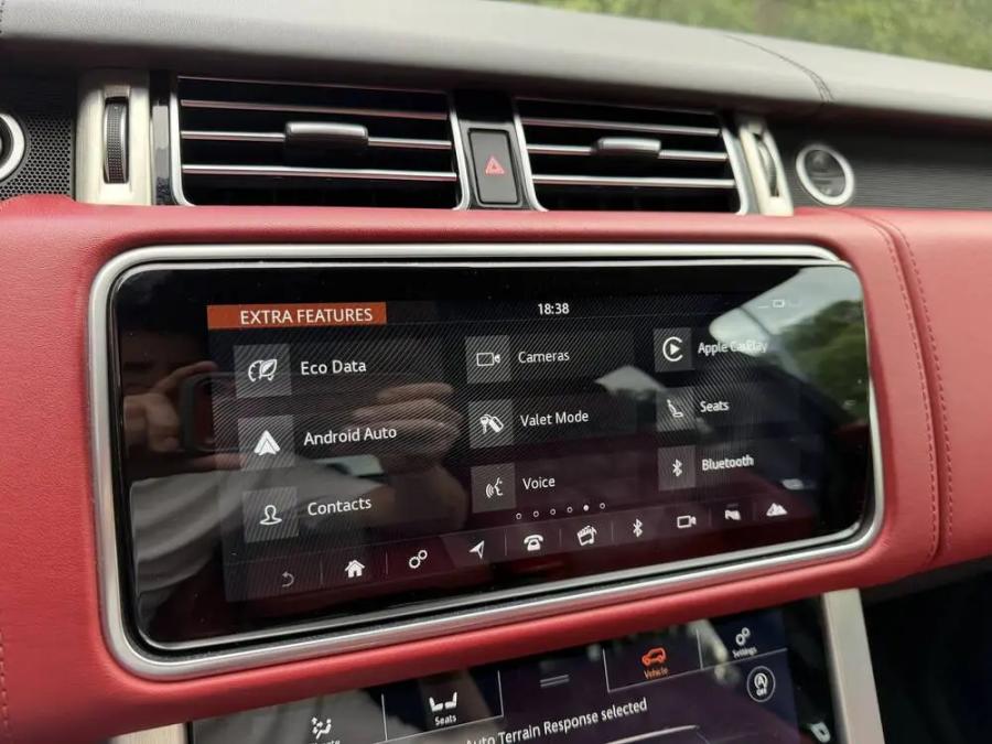 Melns Land Rover Range Rover 2019 Rēzekne, ar dzinēja tilpumu 4.40 L un nobraukumu 226 tūkst. km par 43990 €, foto 22 vietnē AUTOMOTO.COM.LV