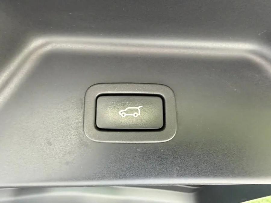 Melns Land Rover Range Rover 2019 Rēzekne, ar dzinēja tilpumu 4.40 L un nobraukumu 226 tūkst. km par 43990 €, foto 31 vietnē AUTOMOTO.COM.LV