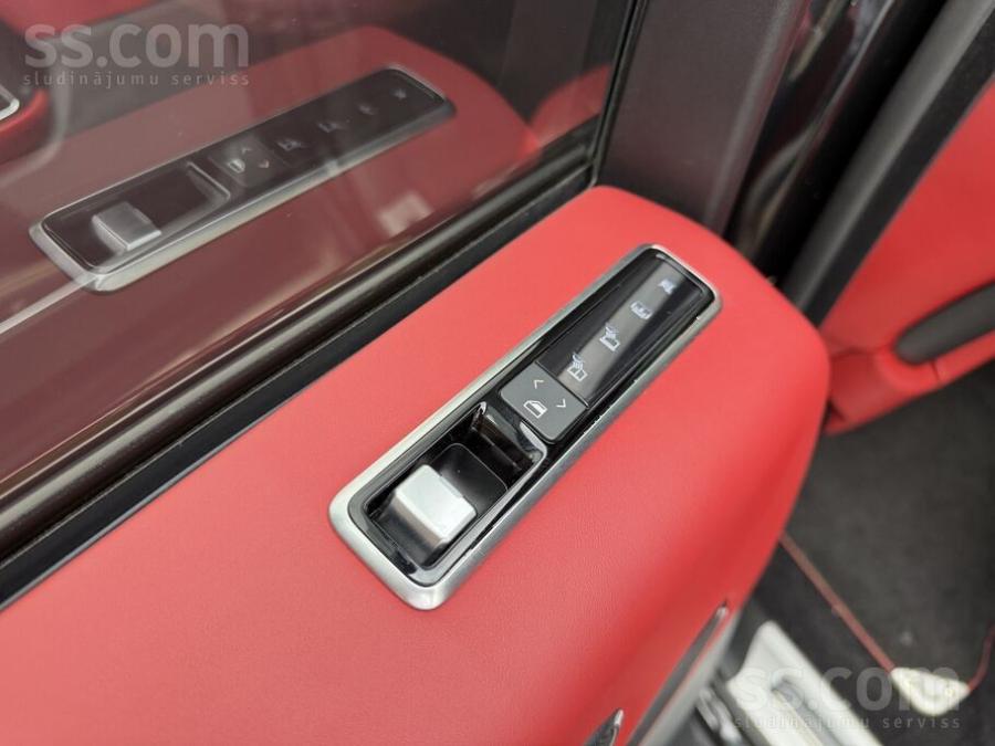 Black Land Rover Range Rover 2019 in Rezekne, with an engine capacity of 4.40 L and mileage of 226 thousand km for 43990 €, photo 27 on AUTOMOTO.COM.LV