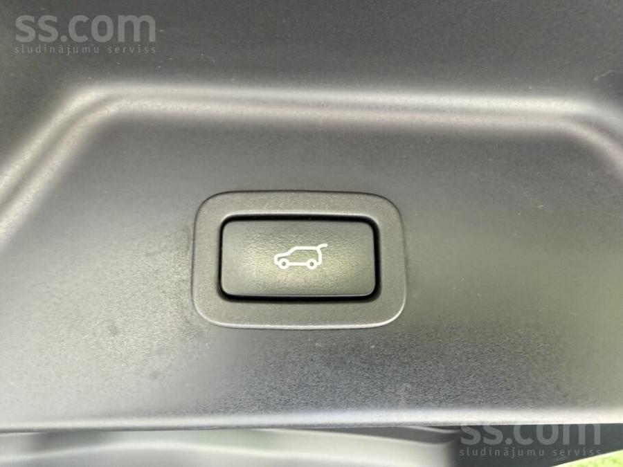 Black Land Rover Range Rover 2019 in Rezekne, with an engine capacity of 4.40 L and mileage of 226 thousand km for 43990 €, photo 33 on AUTOMOTO.COM.LV