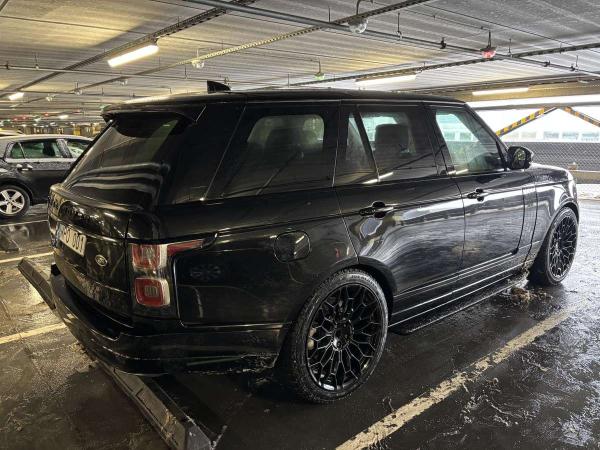 Black Land Rover Range Rover 2021 in Kaunas, with an engine capacity of 2.00 L and mileage of 39 thousand km for 43800 €, photo 6 on AUTOMOTO.COM.LV