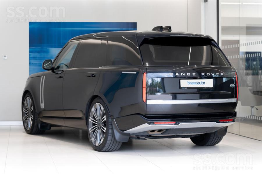Melns Land Rover Range Rover 2022 Rīga, ar dzinēja tilpumu 3.00 L un nobraukumu 33 tūkst. km par 105990 €, foto 5 vietnē AUTOMOTO.COM.LV
