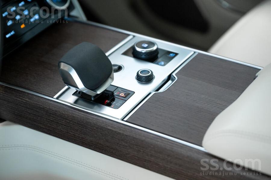 Melns Land Rover Range Rover 2022 Rīga, ar dzinēja tilpumu 3.00 L un nobraukumu 33 tūkst. km par 105990 €, foto 21 vietnē AUTOMOTO.COM.LV