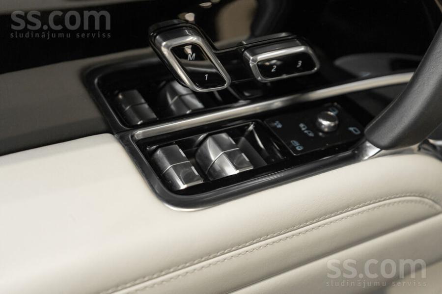 Melns Land Rover Range Rover 2023 Rīga, ar dzinēja tilpumu 3.00 L un nobraukumu 32 tūkst. km par 121000 €, foto 18 vietnē AUTOMOTO.COM.LV