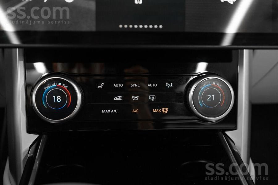Melns Land Rover Range Rover 2023 Rīga, ar dzinēja tilpumu 3.00 L un nobraukumu 32 tūkst. km par 121000 €, foto 30 vietnē AUTOMOTO.COM.LV