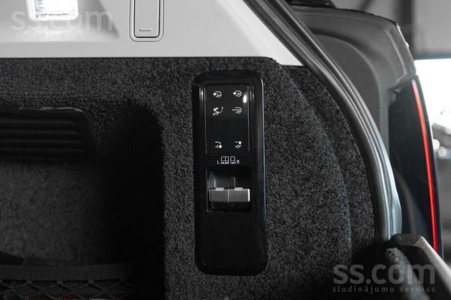 Melns Land Rover Range Rover 2023 Rīga, ar dzinēja tilpumu 3.00 L un nobraukumu 32 tūkst. km par 121000 €, foto 36 vietnē AUTOMOTO.COM.LV