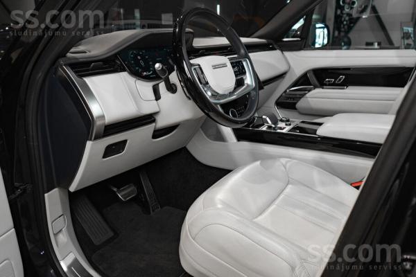 Melns Land Rover Range Rover 2023 Rīga, ar dzinēja tilpumu 3.00 L un nobraukumu 32 tūkst. km par 119900 €, foto 10 vietnē AUTOMOTO.COM.LV