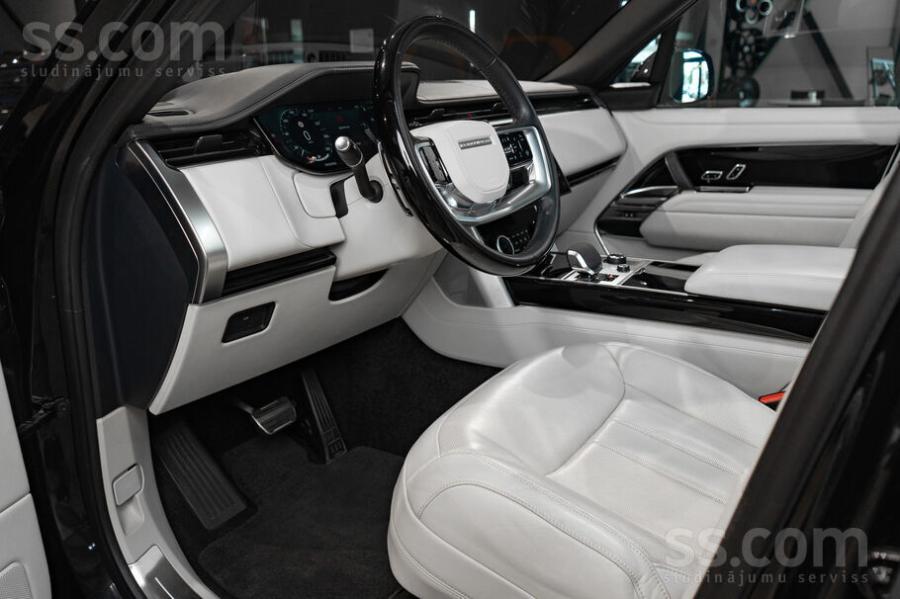Melns Land Rover Range Rover 2023 Rīga, ar dzinēja tilpumu 3.00 L un nobraukumu 32 tūkst. km par 119900 €, foto 10 vietnē AUTOMOTO.COM.LV