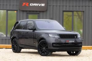Melns Land Rover Range Rover 2023 Jelgava, ar dzinēja tilpumu 3.00 L un nobraukumu 67 tūkst. km par 135000 €, foto  vietnē AUTOMOTO.COM.LV