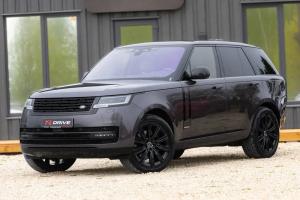 Black Land Rover Range Rover 2023 in Jelgava, with an engine capacity of 3.00 L and mileage of 67 thousand km for 135000 €, photo 4 on AUTOMOTO.COM.LV