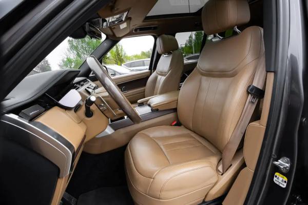 Melns Land Rover Range Rover 2023 Jelgava, ar dzinēja tilpumu 3.00 L un nobraukumu 67 tūkst. km par 135000 €, foto 7 vietnē AUTOMOTO.COM.LV