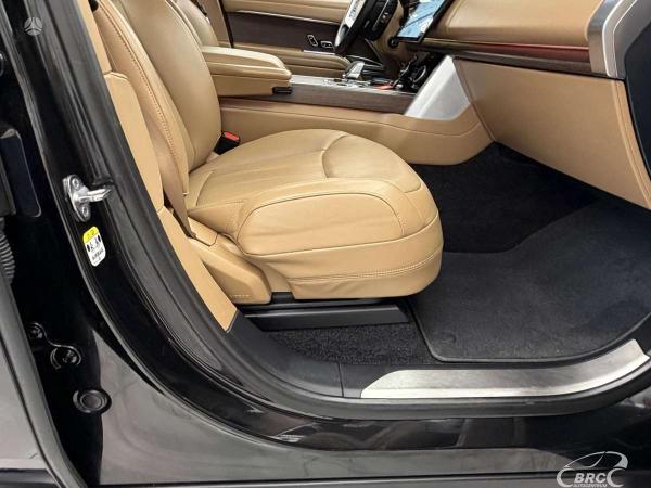 Melns Land Rover Range Rover 2023 Viļņa, ar dzinēja tilpumu 3.00 L un nobraukumu 87 tūkst. km par 94900 €, foto 8 vietnē AUTOMOTO.COM.LV