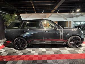 Melns Land Rover Range Rover 2023 Viļņa, ar dzinēja tilpumu 4.40 L un nobraukumu 69 tūkst. km par 139150 €, foto 5 vietnē AUTOMOTO.COM.LV