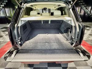 Melns Land Rover Range Rover 2023 Viļņa, ar dzinēja tilpumu 4.40 L un nobraukumu 69 tūkst. km par 139150 €, foto 10 vietnē AUTOMOTO.COM.LV