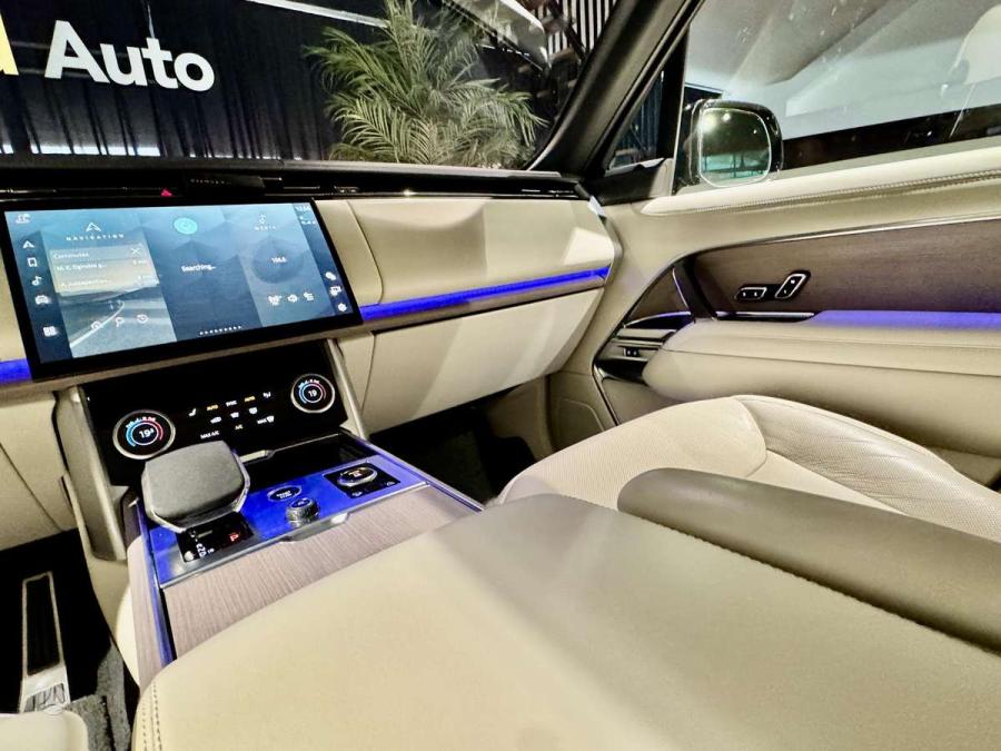 Melns Land Rover Range Rover 2023 Viļņa, ar dzinēja tilpumu 4.40 L un nobraukumu 69 tūkst. km par 139150 €, foto 16 vietnē AUTOMOTO.COM.LV