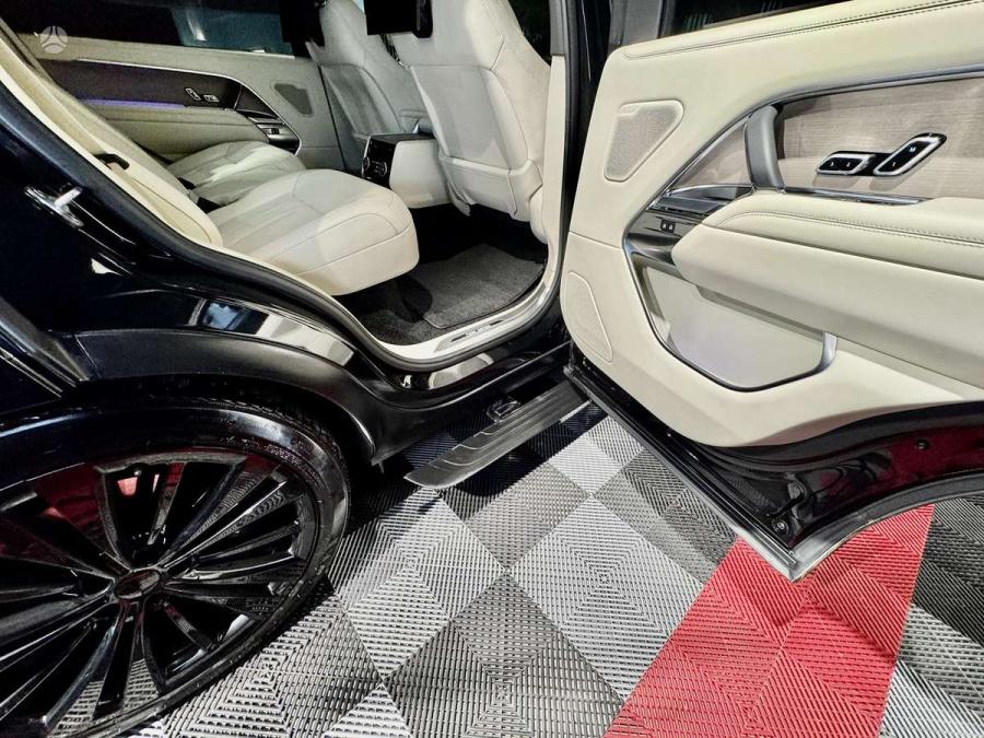 Melns Land Rover Range Rover 2023 Viļņa, ar dzinēja tilpumu 4.40 L un nobraukumu 69 tūkst. km par 139150 €, foto 17 vietnē AUTOMOTO.COM.LV