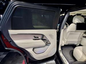 Melns Land Rover Range Rover 2023 Viļņa, ar dzinēja tilpumu 4.40 L un nobraukumu 69 tūkst. km par 139150 €, foto 24 vietnē AUTOMOTO.COM.LV