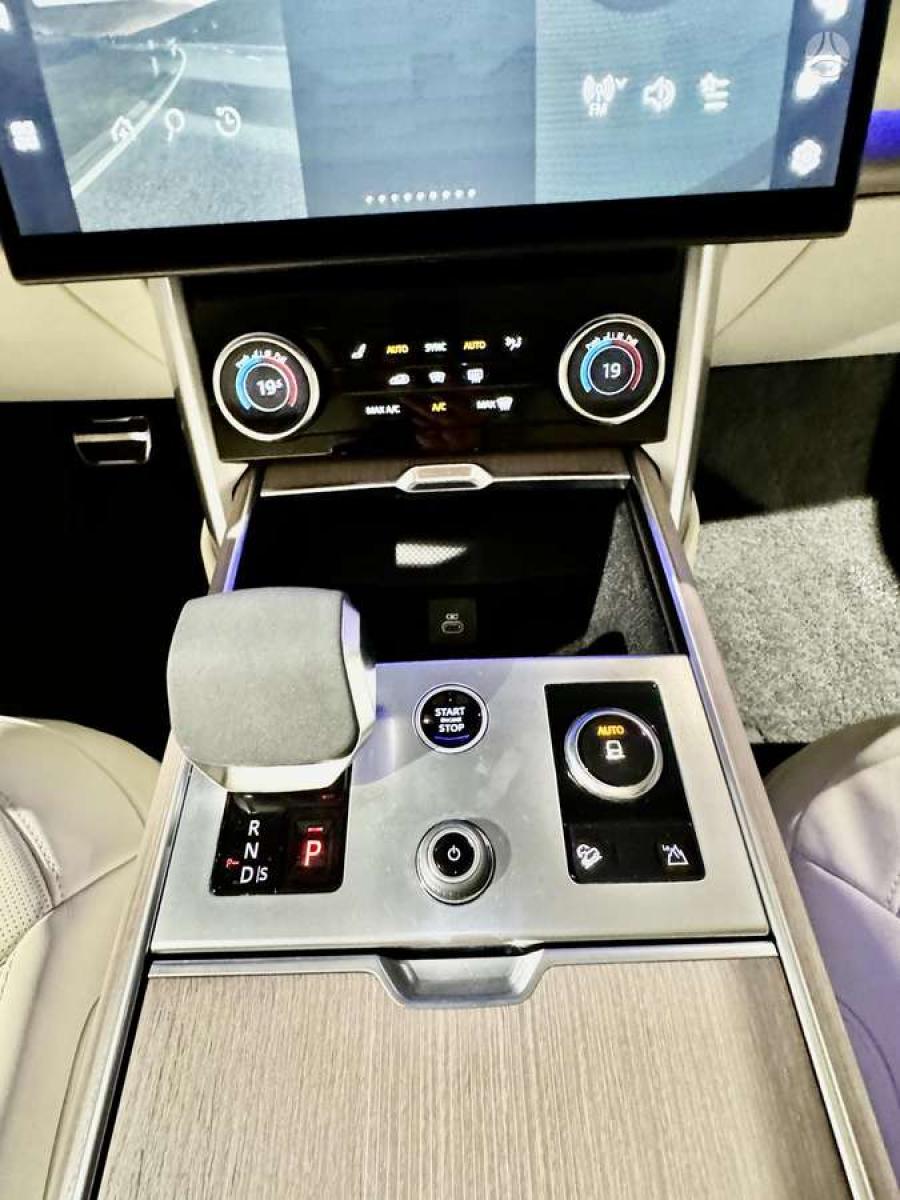Melns Land Rover Range Rover 2023 Viļņa, ar dzinēja tilpumu 4.40 L un nobraukumu 69 tūkst. km par 139150 €, foto 39 vietnē AUTOMOTO.COM.LV