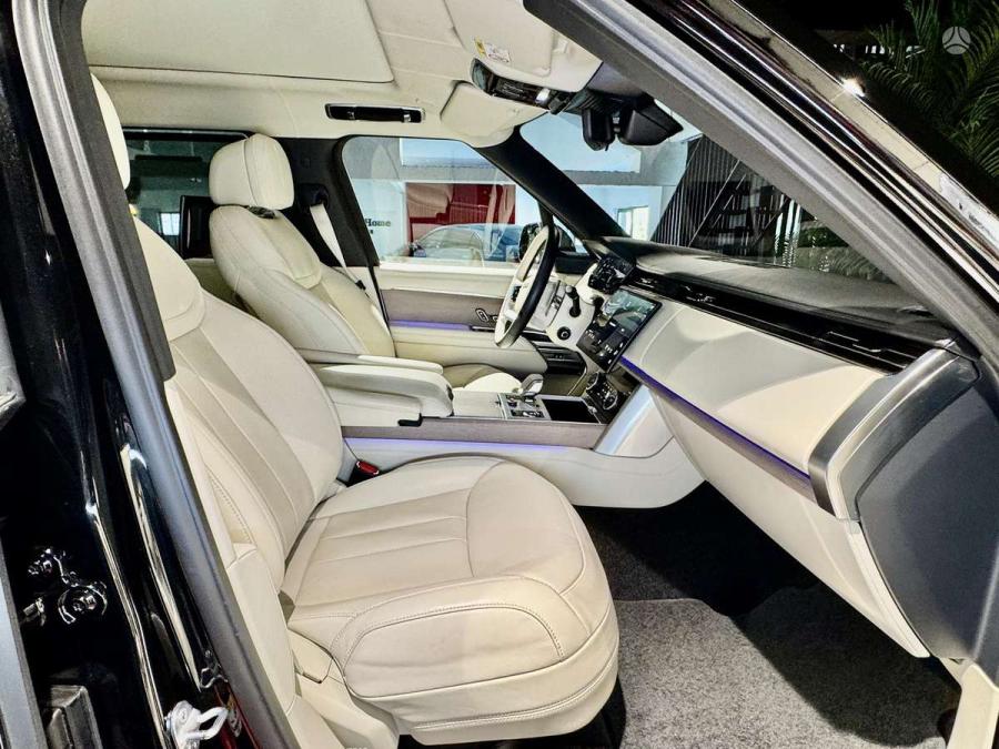 Melns Land Rover Range Rover 2023 Viļņa, ar dzinēja tilpumu 4.40 L un nobraukumu 69 tūkst. km par 139150 €, foto 46 vietnē AUTOMOTO.COM.LV