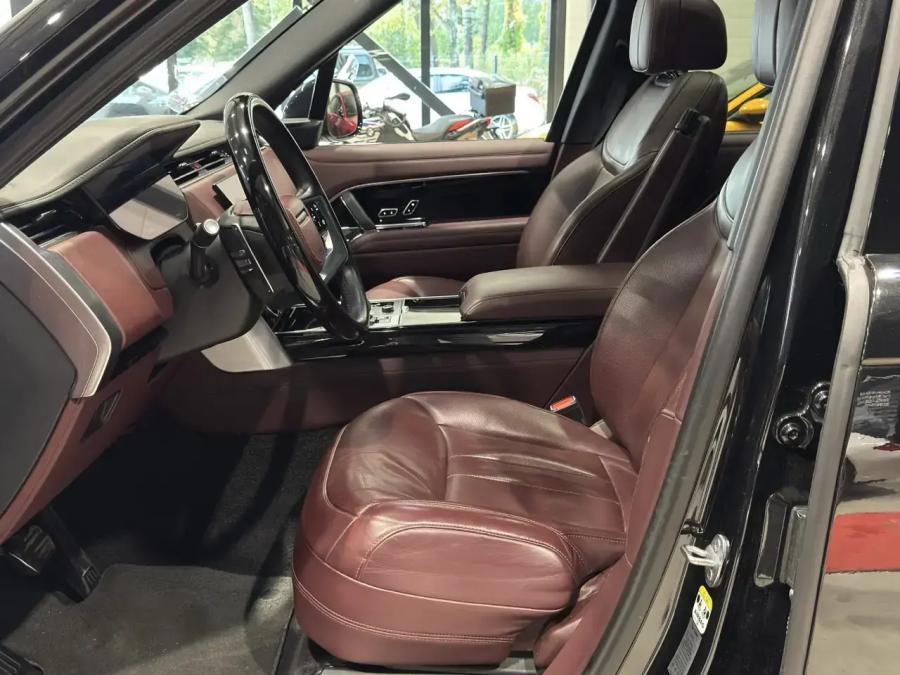 Melns Land Rover Range Rover 2023 Mārupe, ar dzinēja tilpumu 3.00 L un nobraukumu 82 tūkst. km par 99990 €, foto 6 vietnē AUTOMOTO.COM.LV