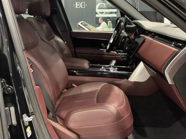 Melns Land Rover Range Rover 2023 Mārupe, ar dzinēja tilpumu 3.00 L un nobraukumu 82 tūkst. km par 99990 €, foto 7 vietnē AUTOMOTO.COM.LV