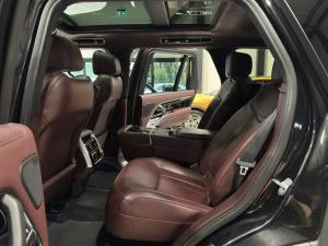 Melns Land Rover Range Rover 2023 Mārupe, ar dzinēja tilpumu 3.00 L un nobraukumu 82 tūkst. km par 99990 €, foto 8 vietnē AUTOMOTO.COM.LV