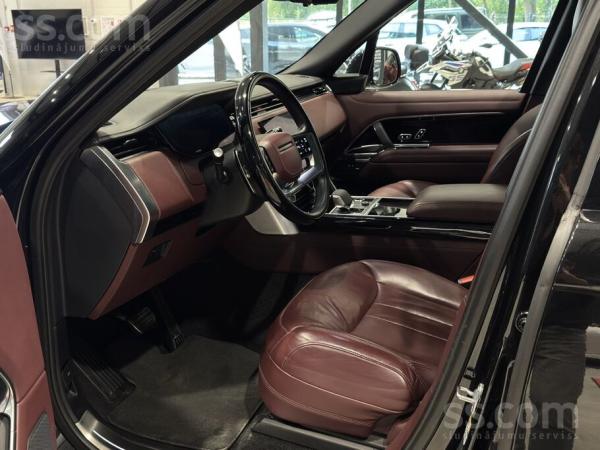 Melns Land Rover Range Rover 2023 Rīga, ar dzinēja tilpumu 3.00 L un nobraukumu 82 tūkst. km par 99990 €, foto 9 vietnē AUTOMOTO.COM.LV