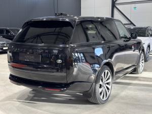 Melns Land Rover Range Rover 2023 Rīga, ar dzinēja tilpumu 3.00 L un nobraukumu 82 tūkst. km par 94990 €, foto 6 vietnē AUTOMOTO.COM.LV