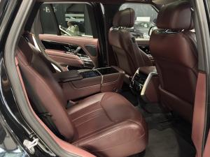 Melns Land Rover Range Rover 2023 Rīga, ar dzinēja tilpumu 3.00 L un nobraukumu 82 tūkst. km par 94990 €, foto 14 vietnē AUTOMOTO.COM.LV