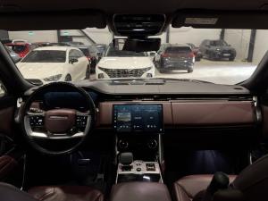 Melns Land Rover Range Rover 2023 Rīga, ar dzinēja tilpumu 3.00 L un nobraukumu 82 tūkst. km par 94990 €, foto 15 vietnē AUTOMOTO.COM.LV