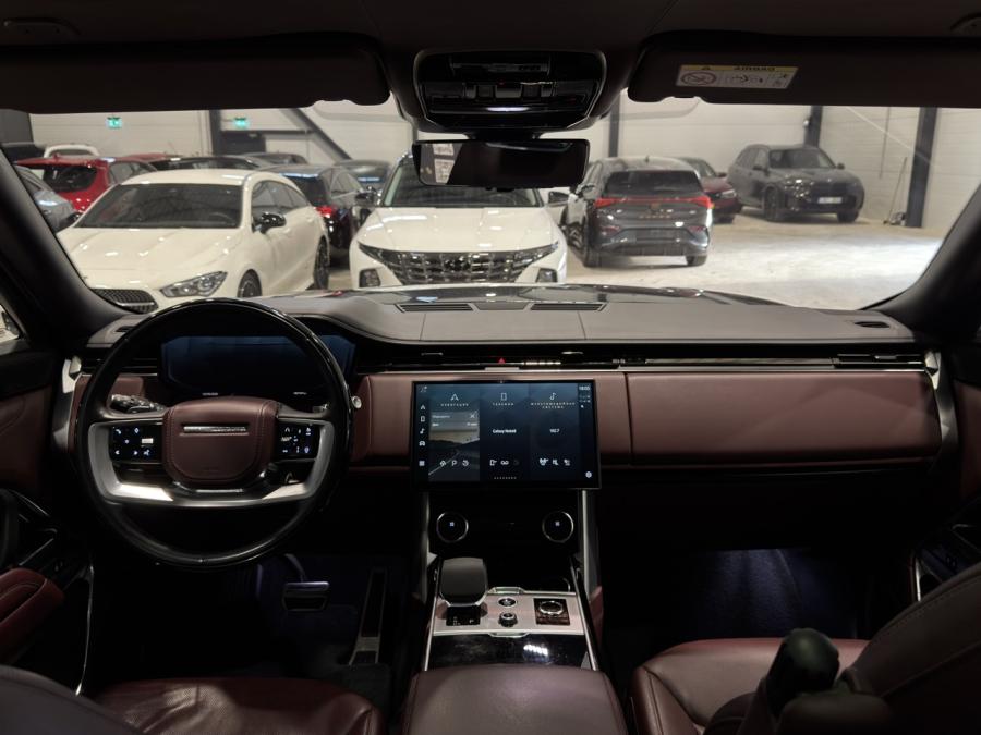 Melns Land Rover Range Rover 2023 Rīga, ar dzinēja tilpumu 3.00 L un nobraukumu 82 tūkst. km par 94990 €, foto 15 vietnē AUTOMOTO.COM.LV