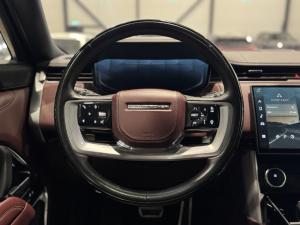 Melns Land Rover Range Rover 2023 Rīga, ar dzinēja tilpumu 3.00 L un nobraukumu 82 tūkst. km par 94990 €, foto 16 vietnē AUTOMOTO.COM.LV